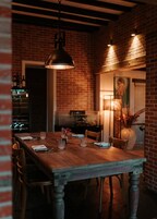 Cozinha regional, com vista para o jardim 