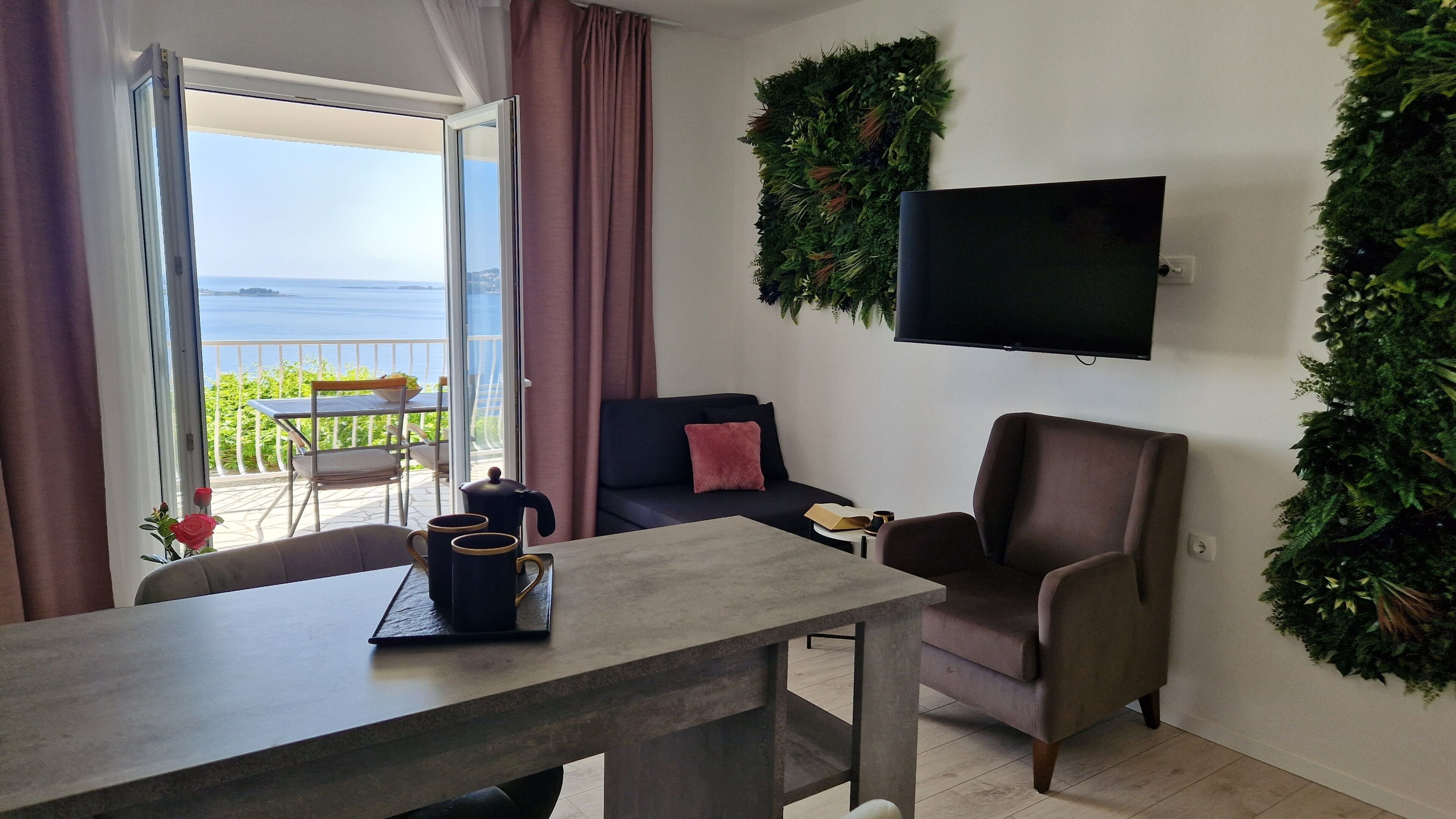 Apartamento premium | Área de estar | TV