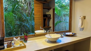 Frente Jardim | Casa de banho | Artigos de higiene pessoal grátis, um secador de cabelo, roupões