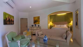 Suite, 1 cama king-size (Governor) | Sala de estar | Televisor de ecrã plano de 42 polegadas com canais por cabo, televisor