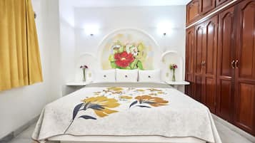 Suíte | Cofres nos quartos, ferros/tábuas de passar roupa, Wi-Fi de cortesia