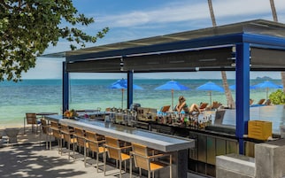 Bar à beira da piscina