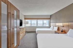 Quarto, várias camas, acessível, banheira (With Sofa Bed) | Roupas de cama premium, cofres nos quartos, escrivaninha