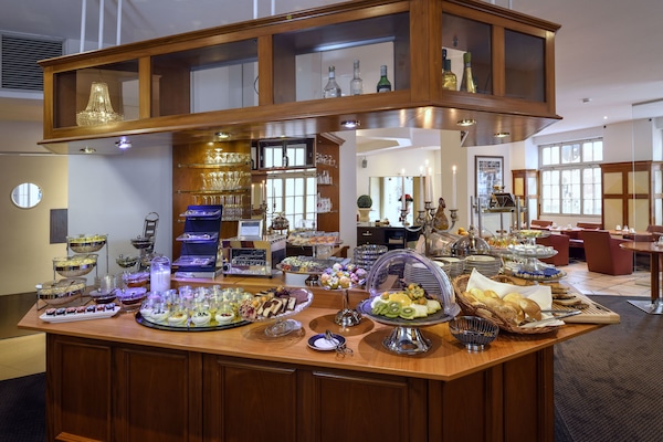 Pequeno-almoço tipo buffet diário (20 EUR por pessoa)