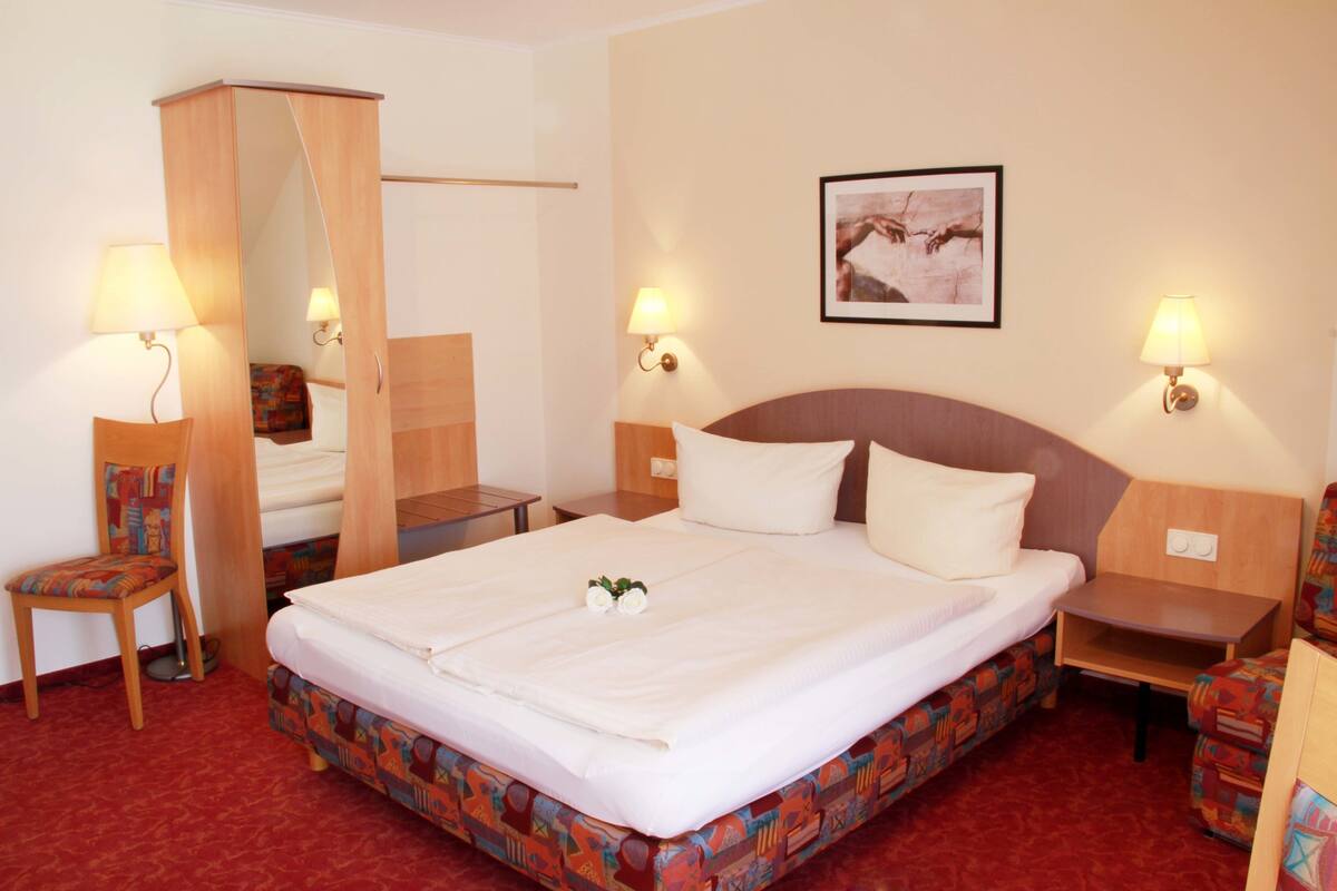Quarto Duplo Comfort | Secretária, Wi-fi grátis, roupa de cama fornecida 