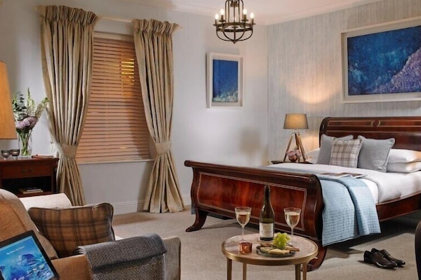 Quarto casal luxo | Ferros/tábuas de passar roupa, Wi-Fi de cortesia, roupa de cama