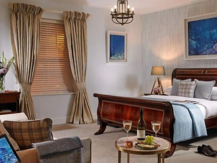 Quarto casal luxo | Ferros/tábuas de passar roupa, Wi-Fi de cortesia, roupa de cama