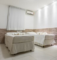 Quarto Individual | Minibar, secretária, camas desdobráveis, Wi-fi grátis 