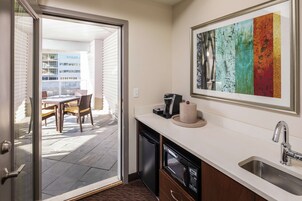 Berços grátis, Wi-Fi de cortesia, roupa de cama