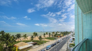 Superior frente mar com varanda | Frigobar, cofres nos quartos, escrivaninha, cortinas blackout