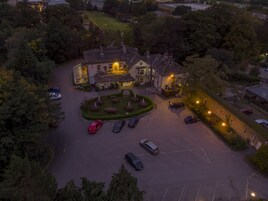 Fachada do alojamento (tarde/noite)
