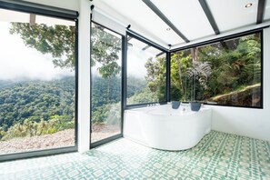 2-person Superior Bungalow Valley | Casa de banho | Artigos de higiene ecológicos, um secador de cabelo, toalhas fornecidas 
