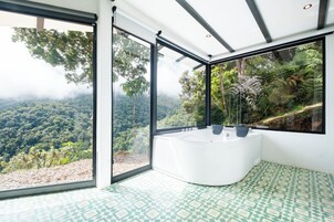 2-person Superior Bungalow Valley | Casa de banho | Artigos de higiene ecológicos, um secador de cabelo, toalhas fornecidas 