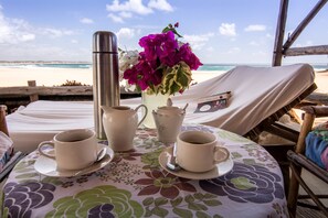 Dúplex Deluxe | Praia | Na praia, espreguiçadeiras, toalhas de praia, bares na praia 