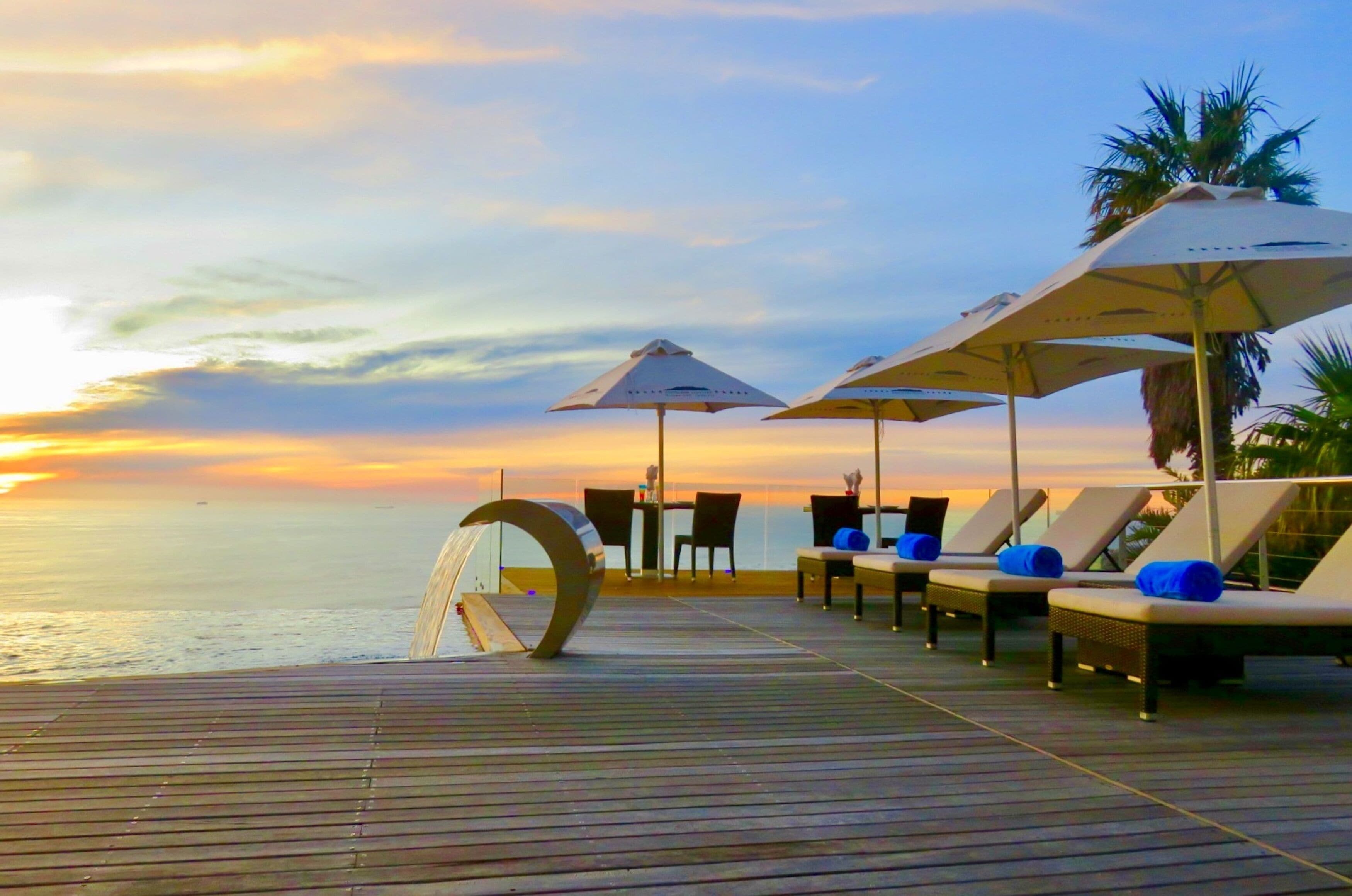 2 piscinas exteriores, espreguiçadeiras 