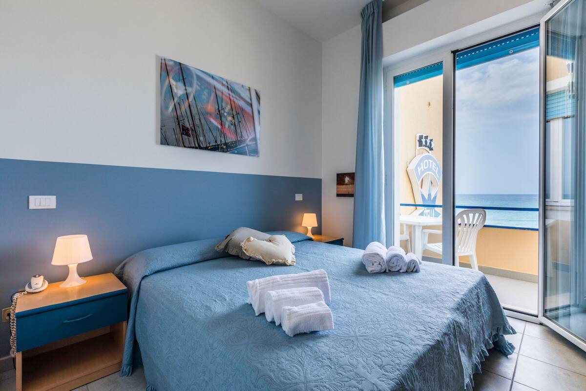 Quarto Duplo Panorâmico, vista para o mar | Minibar, cofre no quarto, secretária, berço de viagem 