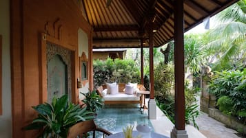 Bungalow Executivo, junto ao jardim | Minibar, cofre no quarto, camas desdobráveis, Wi-fi grátis