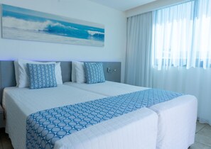 Quarto duplo superior | Cofres nos quartos, cortinas blackout, quartos à prova de som
