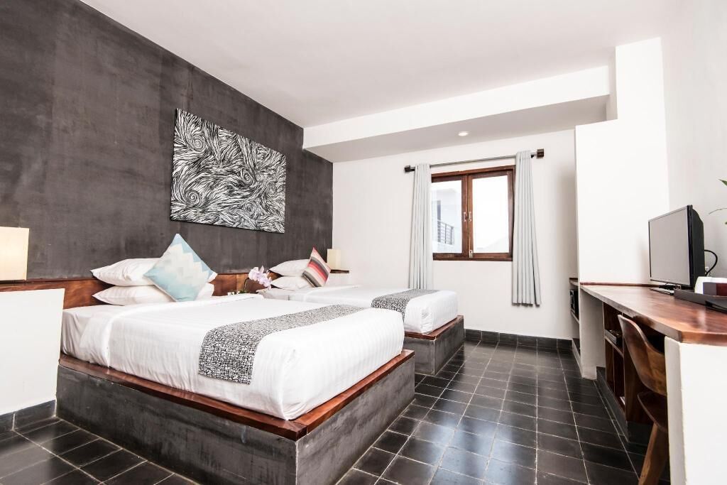 Minibar, cofre no quarto, com decoração personalizada 