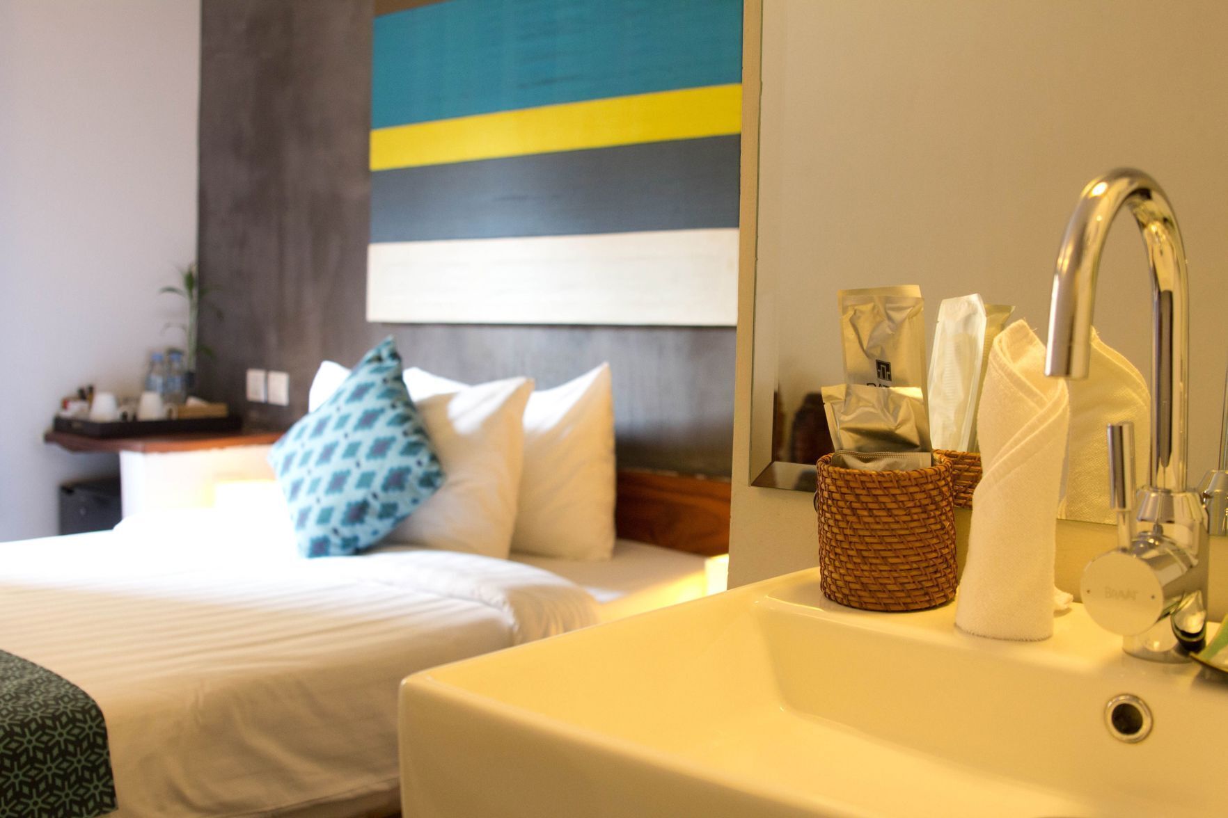 Minibar, cofre no quarto, com decoração personalizada 