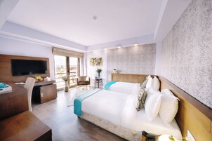 Quarto casal ou duplo empresarial | Frigobar, cofres nos quartos, escrivaninha