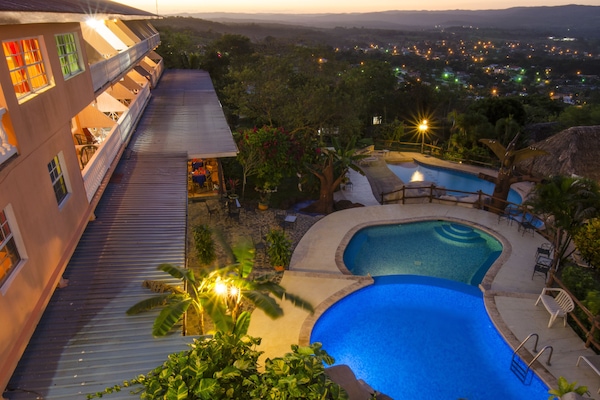 2 piscinas exteriores, espreguiçadeiras