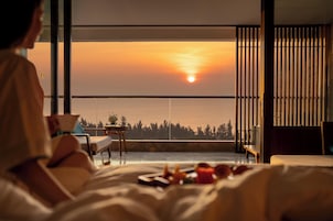 Quarto clássico, 1 cama King, vista para o mar (High Floor) | Frigobar, cofres nos quartos, escrivaninha, cortinas blackout