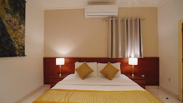 Villa Deluxe, 1 quarto | Roupa hipoalergénica, minibar, cofre no quarto, secretária