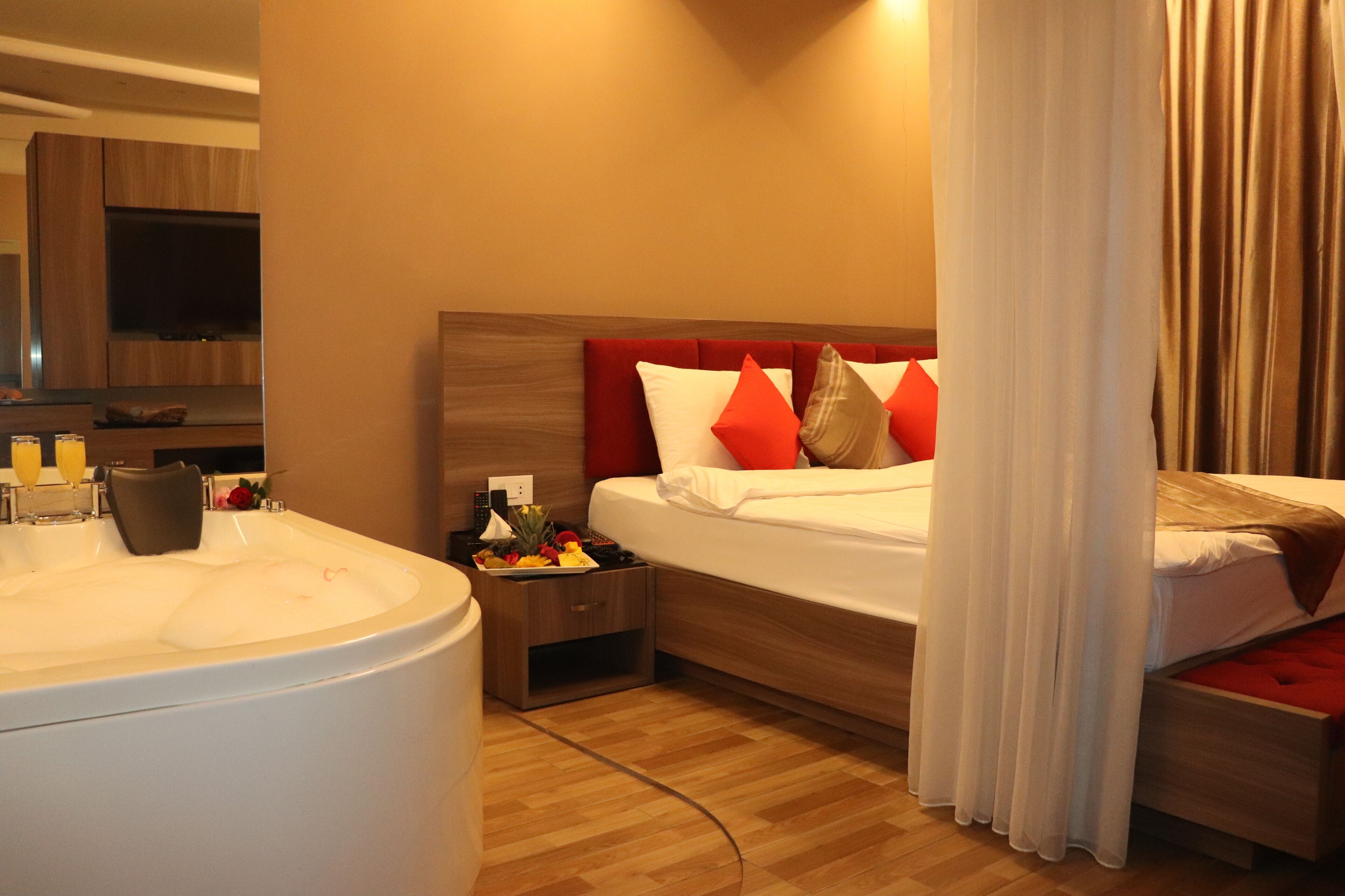 Roupa de alta qualidade, minibar, cofre no quarto 
