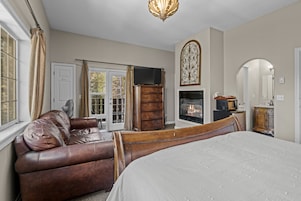 Suite, 1 cama king-size e sofá-cama (Suite 1) | Sala de estar | Televisor de 42 polegadas com canais por cabo