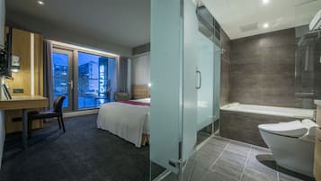 Quarto casal elite, sacada (Simple Double ) | Cofres nos quartos, escrivaninha, cortinas blackout