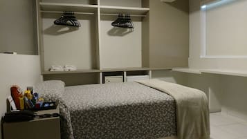 Superior Quintuple Room 2 c 1 s | Minibar, cofre no quarto, secretária