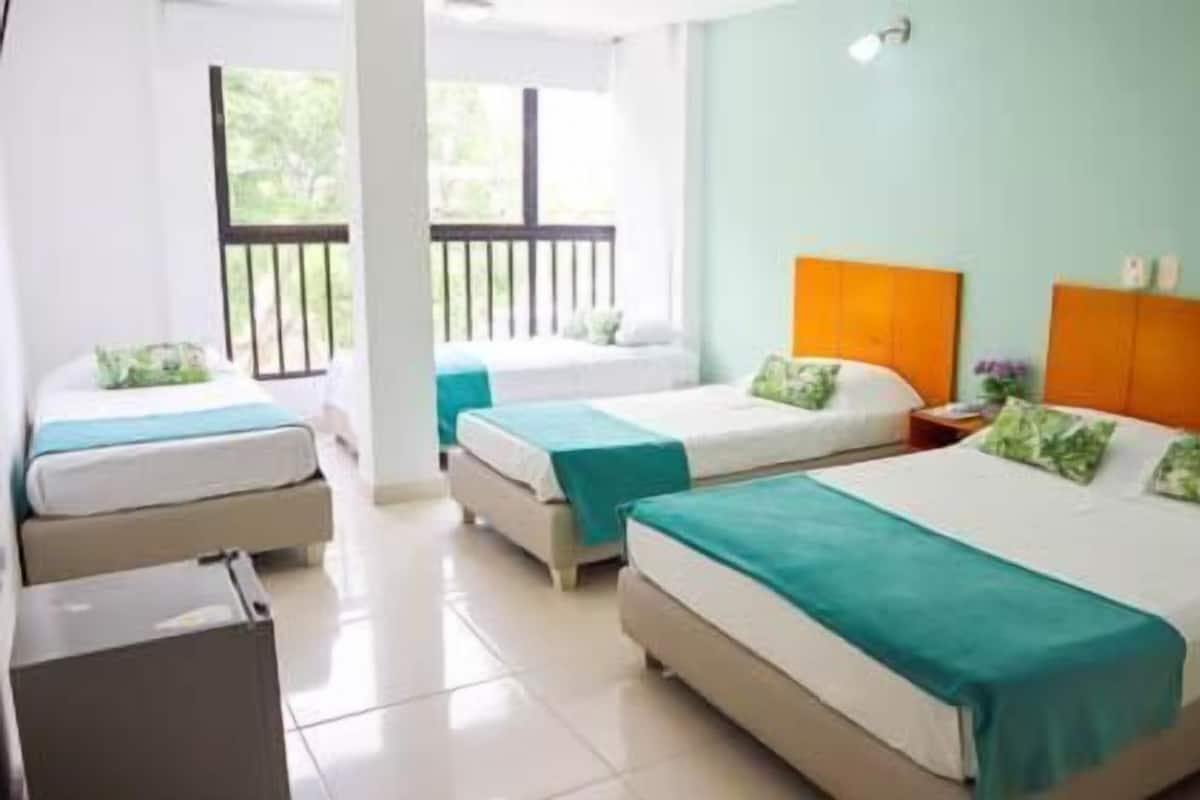 Cofre no quarto, secretária, camas desdobráveis, Wi-fi grátis