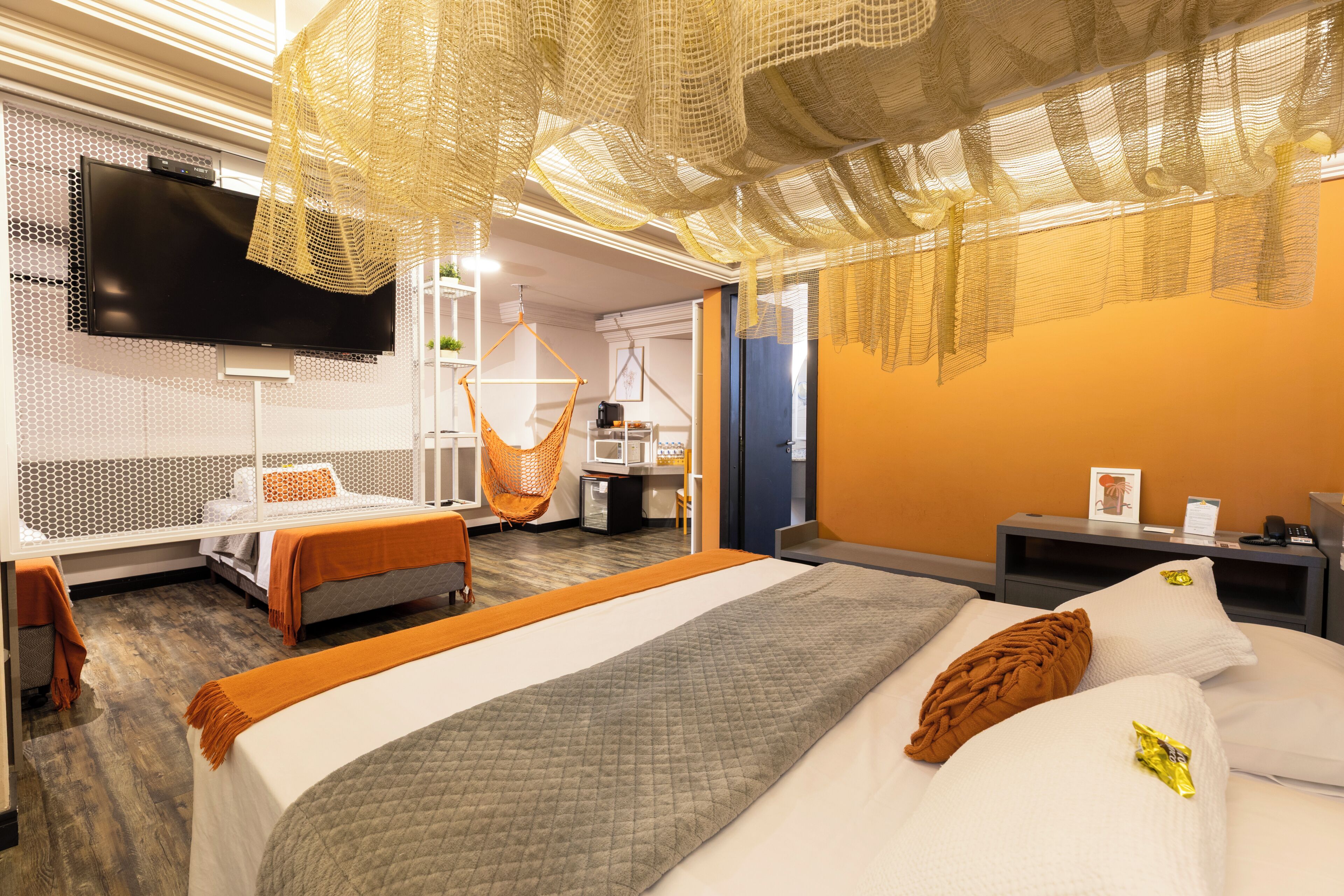 Suíte Máster | Frigobar, cofres nos quartos, individualmente mobiliados, escrivaninha