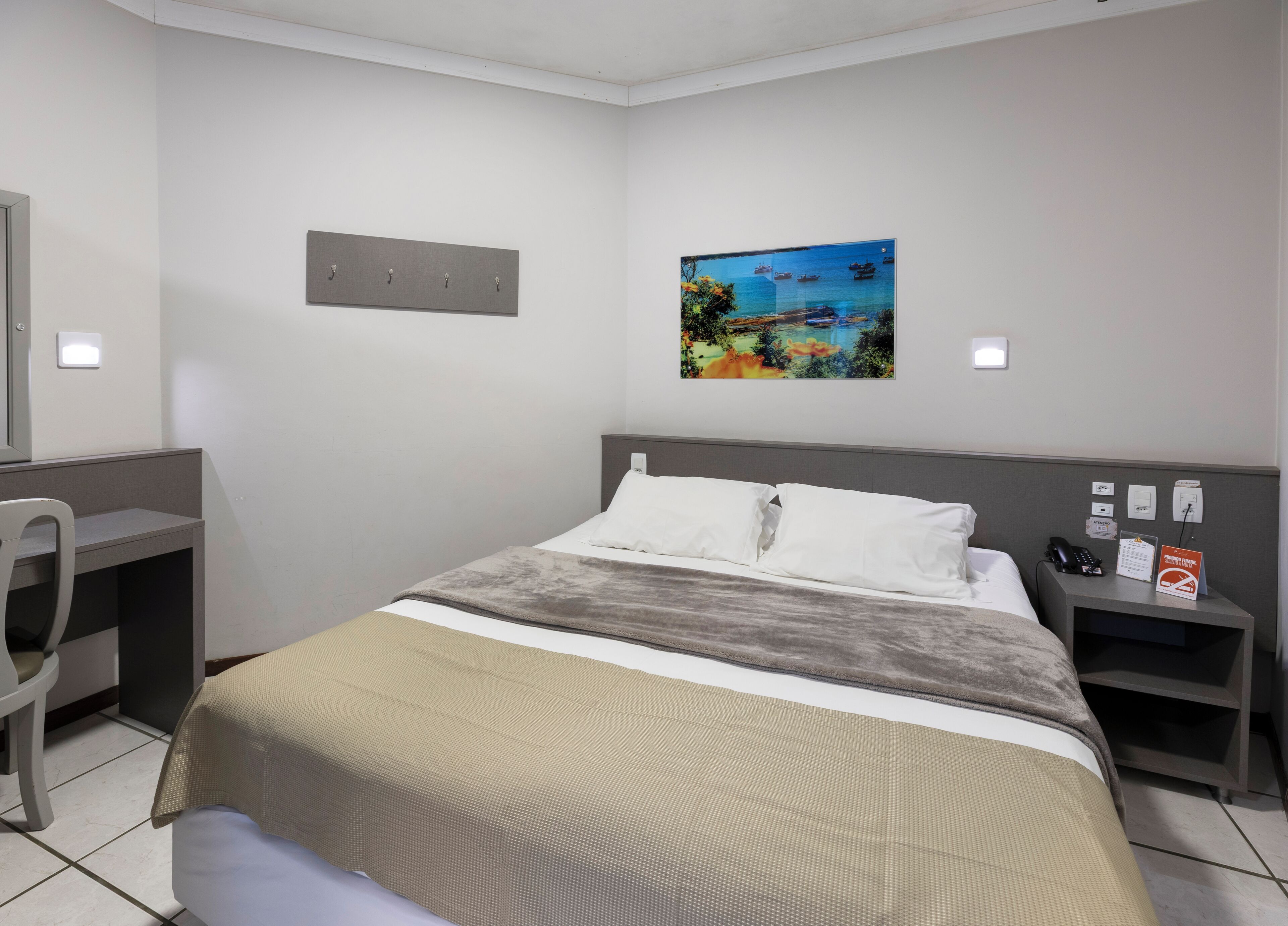 Quarto solteiro standard | Frigobar, cofres nos quartos, individualmente mobiliados, escrivaninha