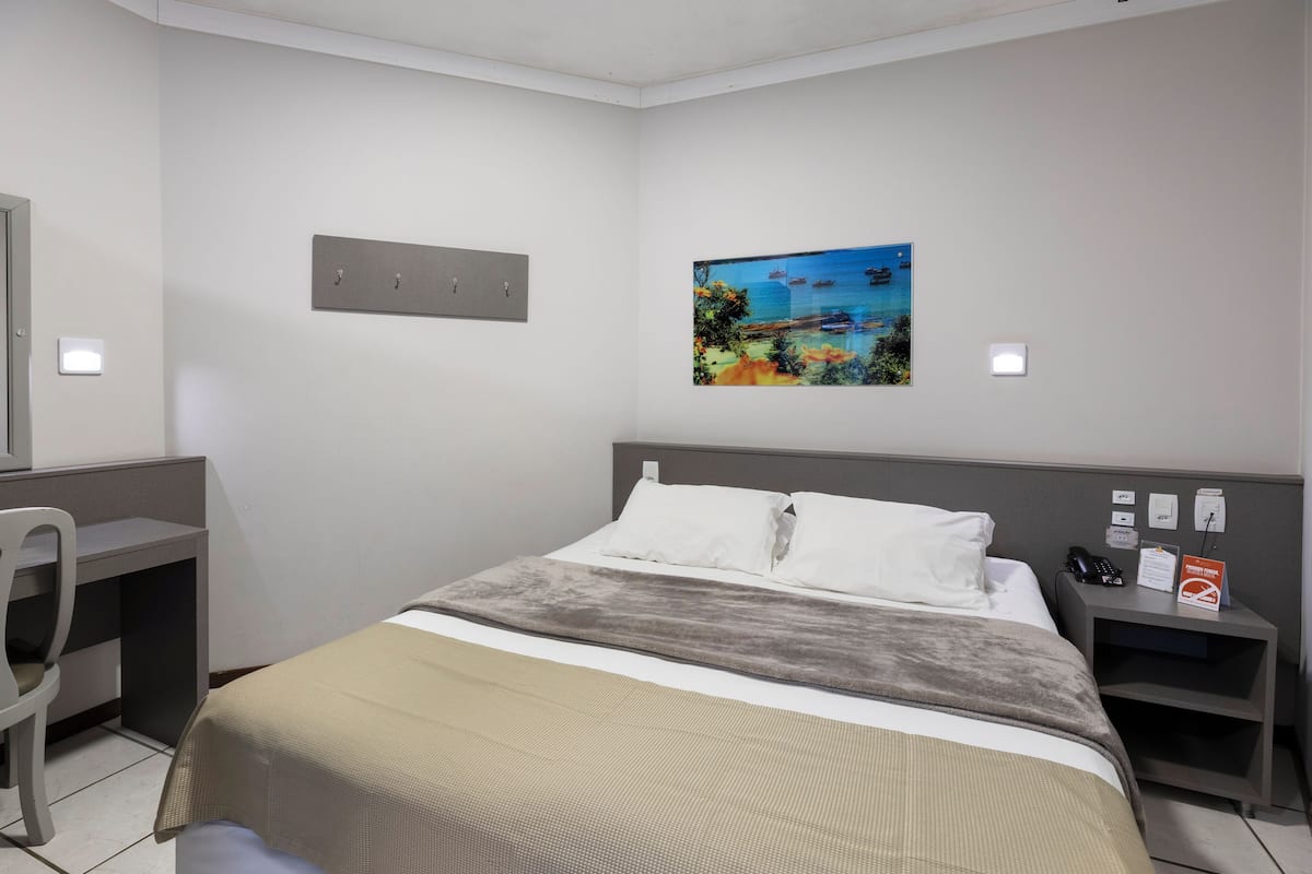 Quarto solteiro standard | Frigobar, cofres nos quartos, individualmente mobiliados, escrivaninha