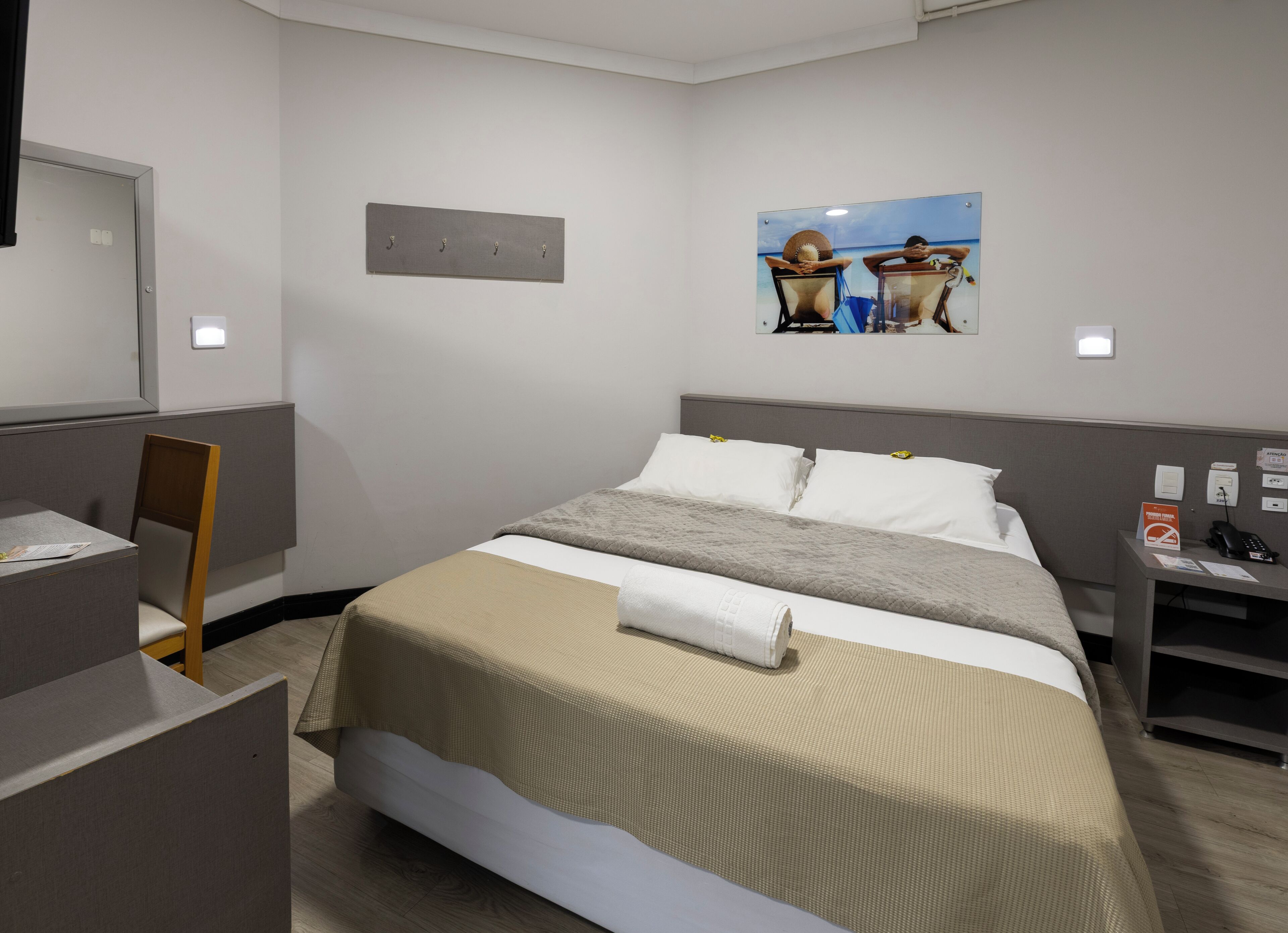 Quarto solteiro luxo | Frigobar, cofres nos quartos, individualmente mobiliados, escrivaninha
