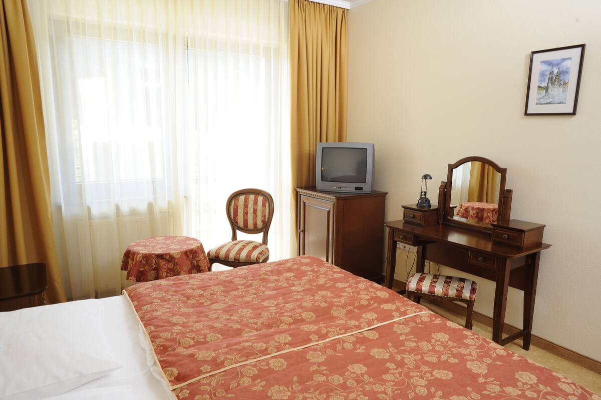 Quarto Individual | Cofre no quarto, ferro/tábua de engomar, camas desdobráveis