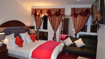 Quarto Triplo | Camas de colchão Select Comfort, minibar, cofre no quarto