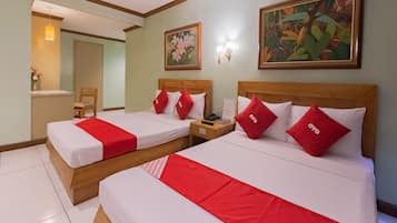 Deluxe Family Suite | Cofre no quarto, secretária, Wi-fi grátis, roupa de cama fornecida