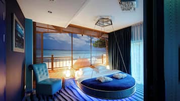 Apartamento Superior, 1 quarto, não fumadores (Blue) | Cofre no quarto, com decoração personalizada, secretária