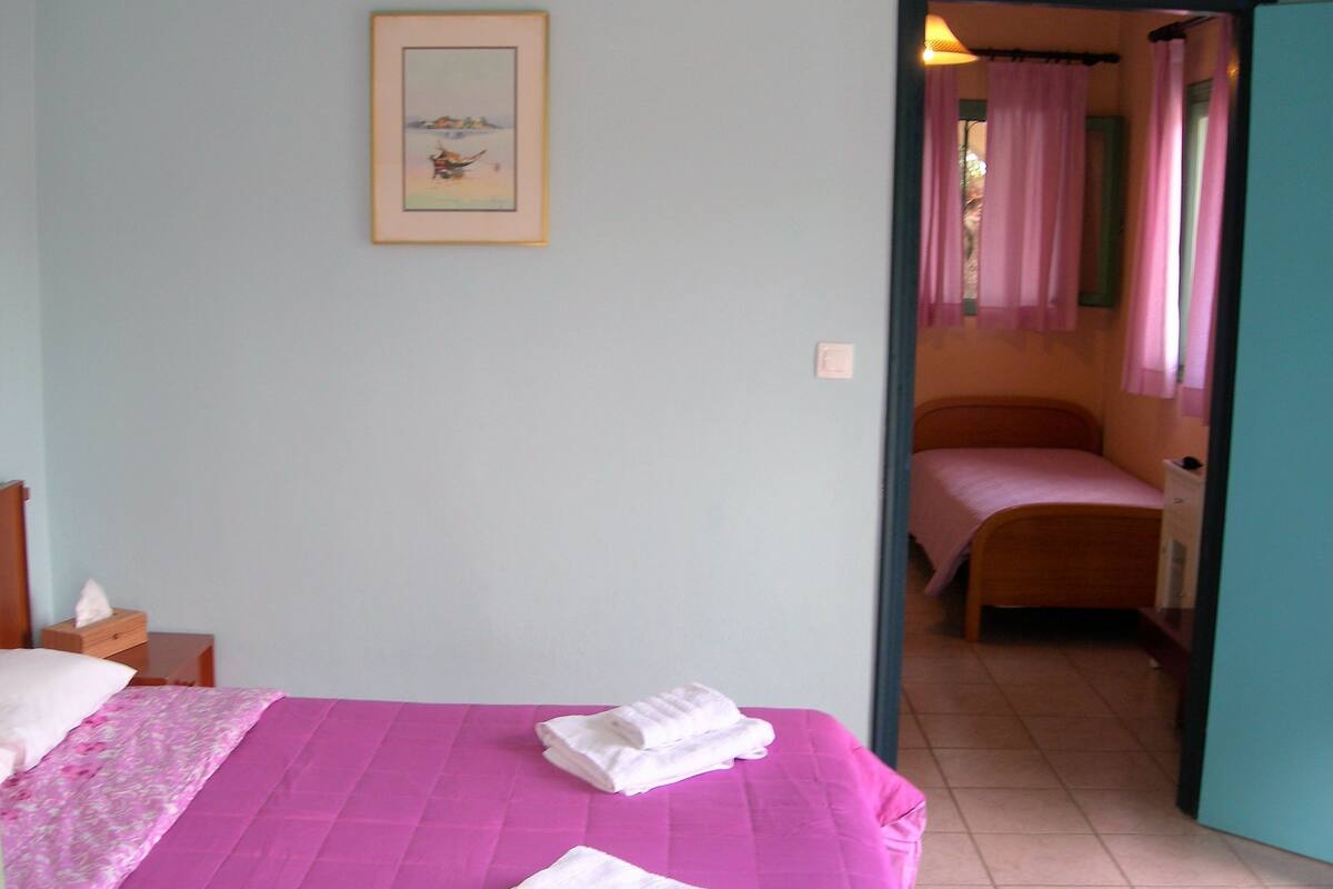 Apartamento Superior, 1 quarto, varanda | Lençóis de algodão egípcio, cofre no quarto, Wi-fi grátis 