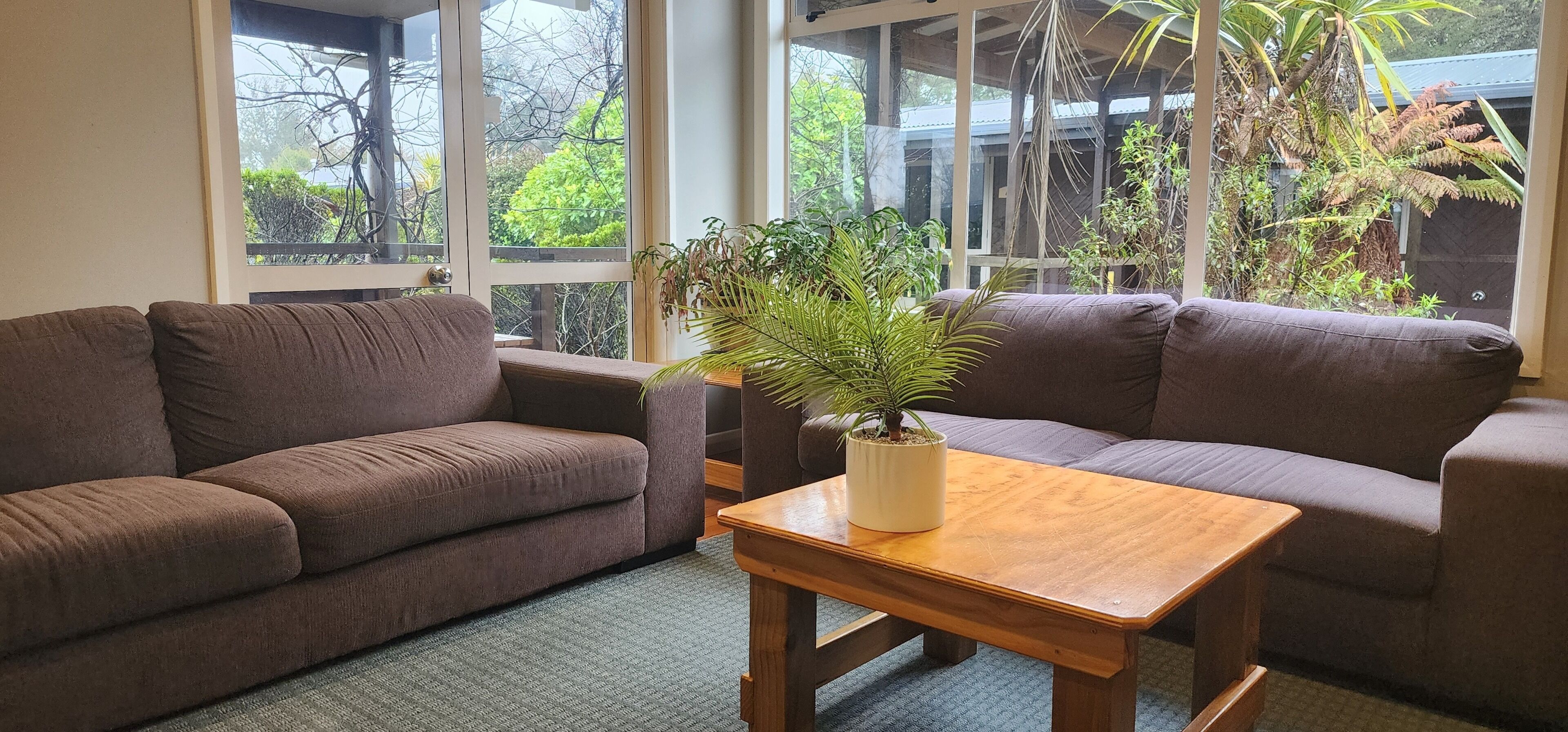 Quarto Duplo ou Twin Standard, 1 quarto, casa de banho partilhada, vista para o jardim | Sala de estar | Ténis de mesa, brinquedos, livros 