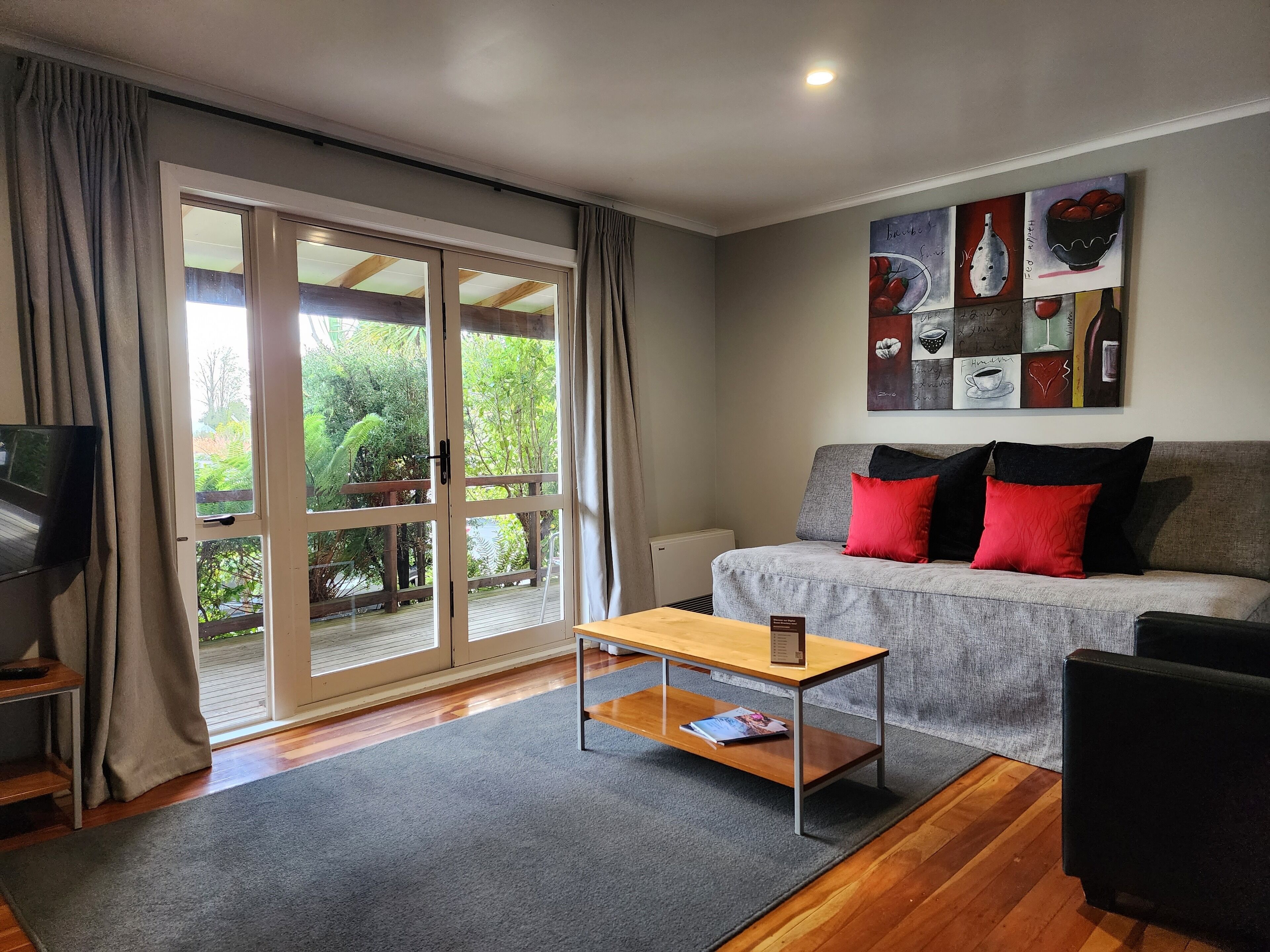 Apartamento conforto, 2 quartos, cozinha, no piso térreo | Área de estar | Mesa de pingue-pongue, brinquedos, livros