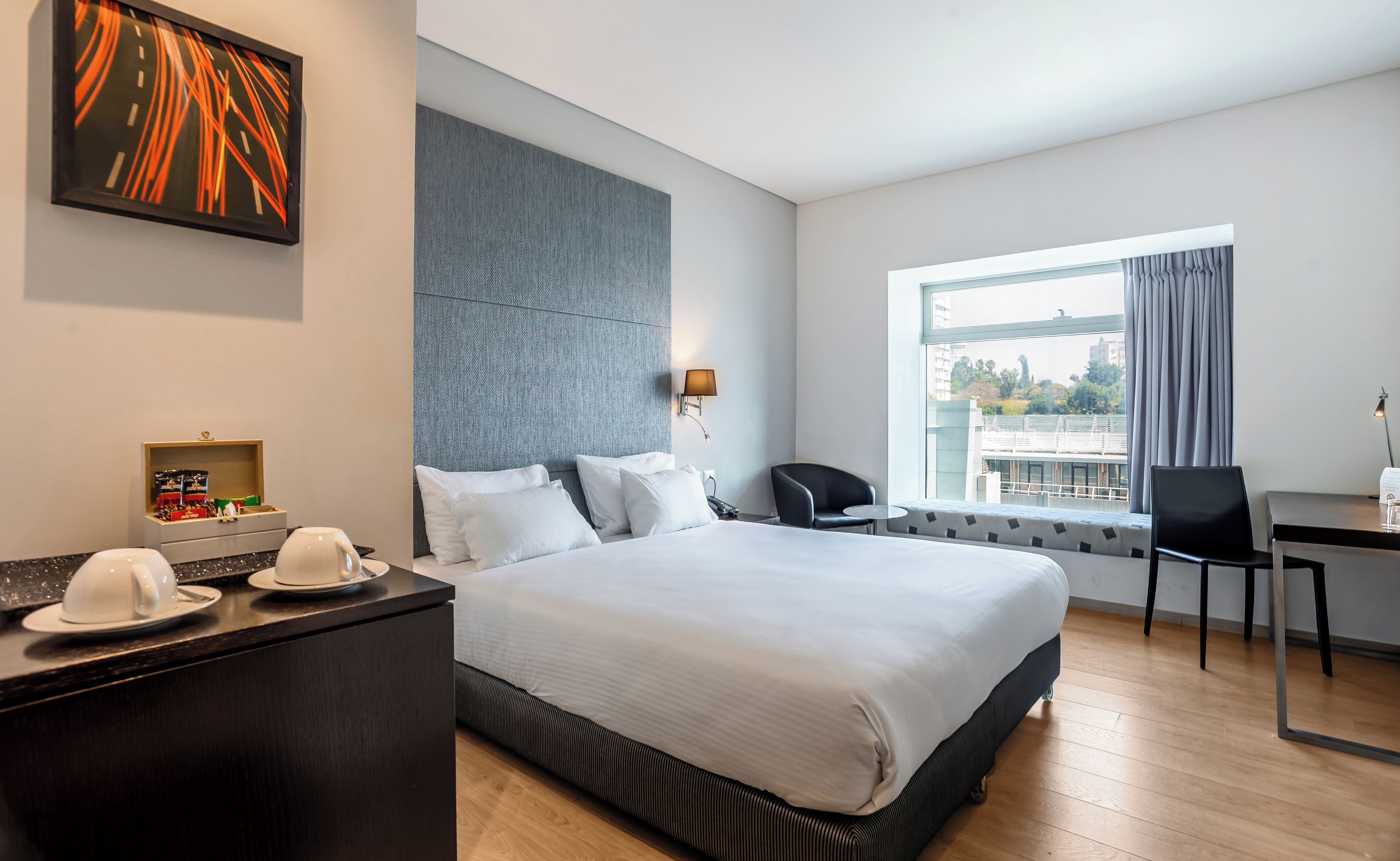 Quarto Superior | Minibar, cofre com capacidade para portátil, secretária 