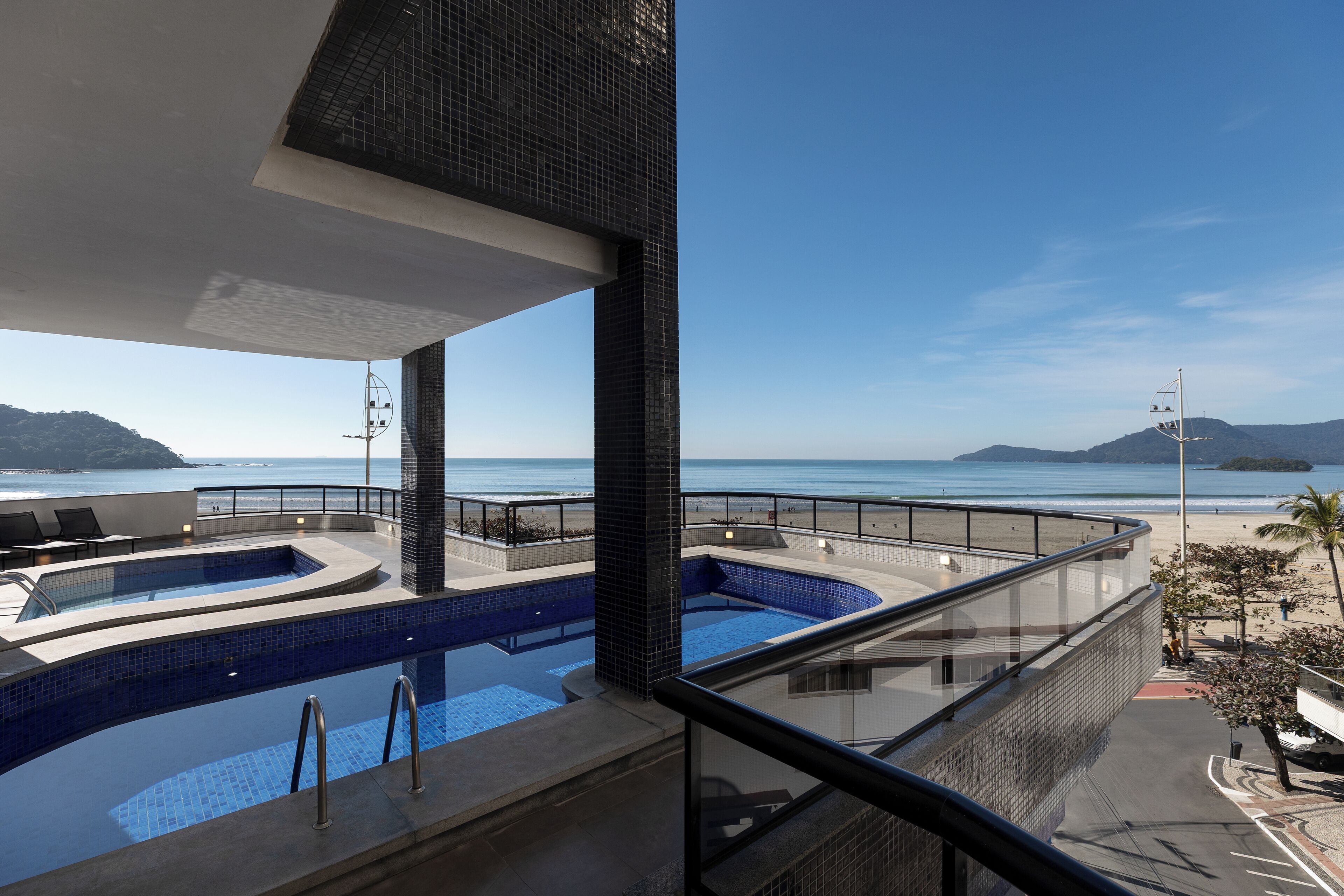 2 piscinas interiores, espreguiçadeiras 