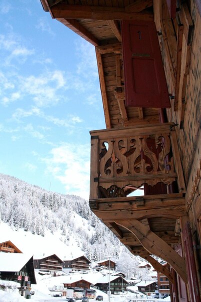 Chalet Suisse