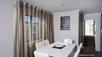 Suite Royal | 1 quarto, cofre no quarto, secretária