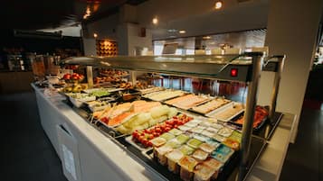 Pequeno-almoço tipo buffet diário mediante uma taxa