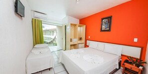 Quarto Clássico, varanda | Minibar, cofre no quarto, cortinas/cortinados opacos, Wi-fi grátis 
